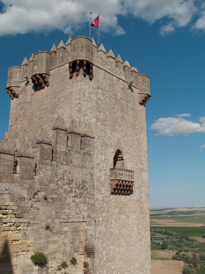 Torre Do Castelo Medieval De Almodovar Del Rio Em Spain Foto de Stock ...