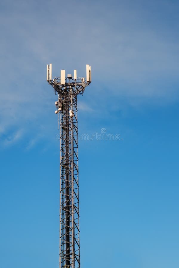 Torre Do Telecomunication Do Telefone Celular Foto de Stock - Imagem de ...
