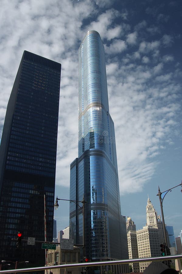 Torre do trunfo de Chicago foto de stock. Imagem de urbano - 32496366