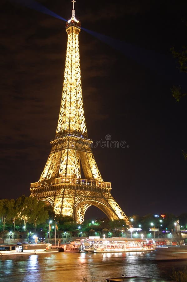 Torre Eiffel imagen editorial. Imagen de vacaciones - 104314770