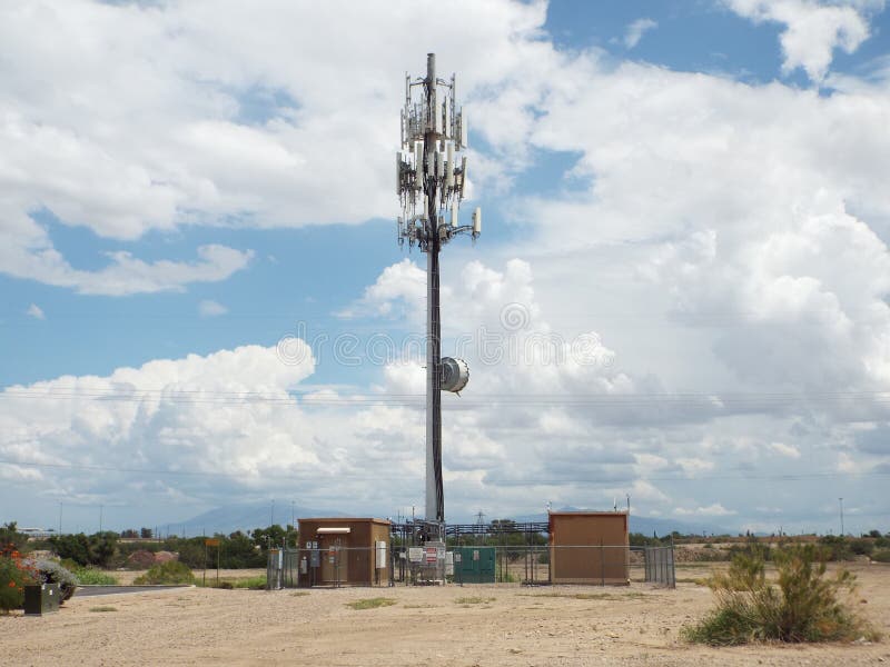 Gran Torre De Comunicaciones Foto de archivo - Imagen de satélite ...