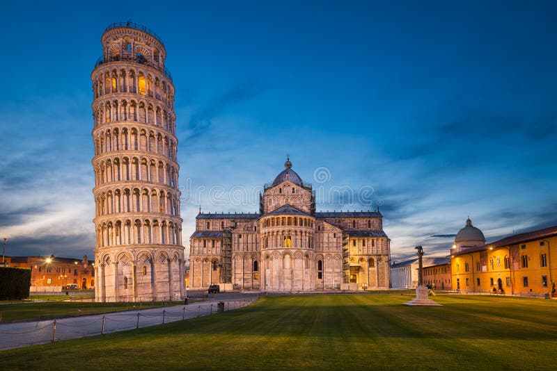 La Torre Inclinada De Pisa Y Del Duomo Imagen de archivo - Imagen de ...