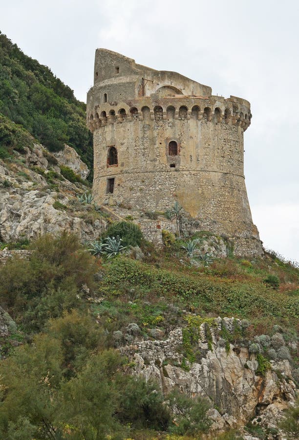 Torre medieval foto de stock. Imagem de torre, torres - 46058494