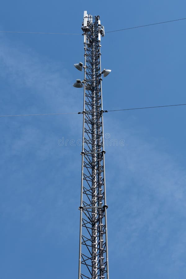 Torre mobile di GSM fotografia stock. Immagine di torretta - 88477360