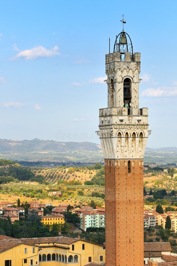 Torre siena mangia стоковое изображение. изображение насчитывающей зодчества - 24228313