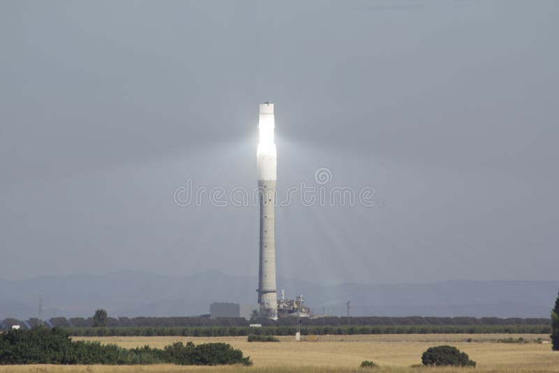 Torre solar imagen de archivo. Imagen de calor, sunbeam - 44065641