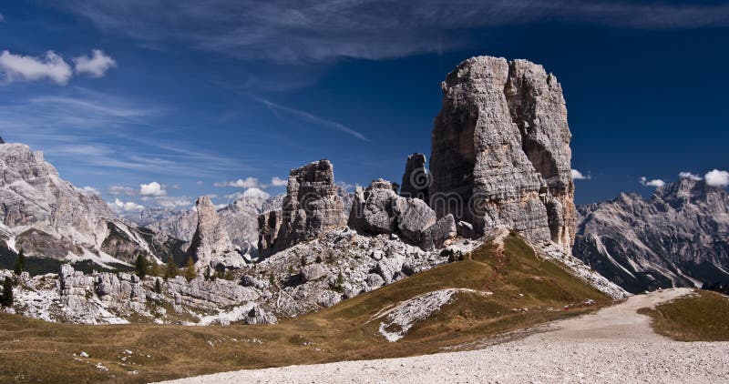 Torres de la roca foto de archivo. Imagen de azul, senderismo - 18929502