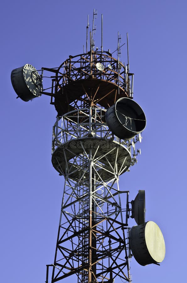 Torres De La Telecomunicación Imagen de archivo - Imagen de antena ...