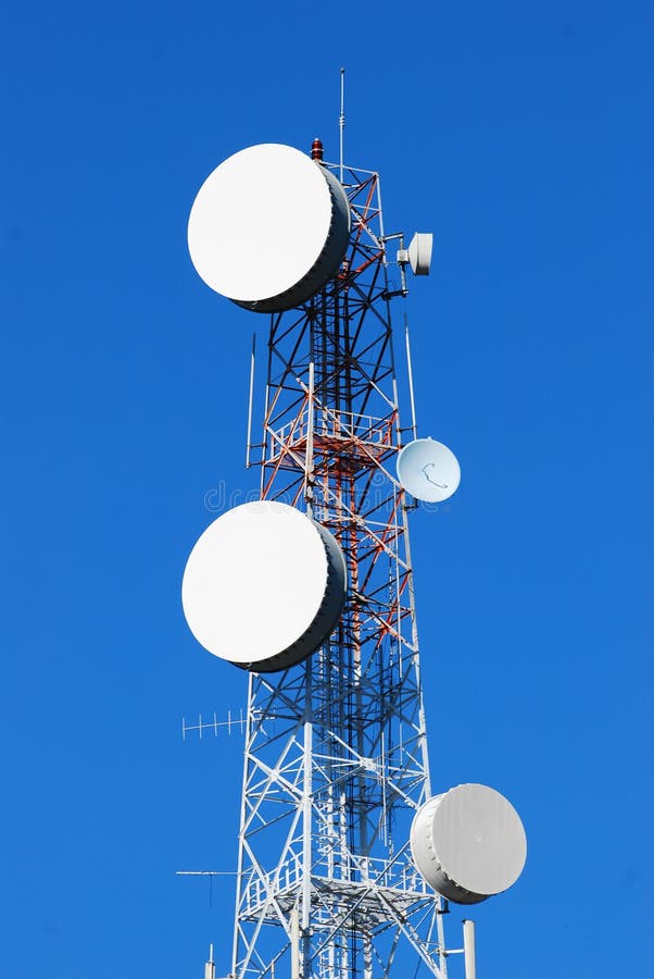 Torres De Telecomunicaciones Foto de archivo - Imagen de rojo, espacio ...