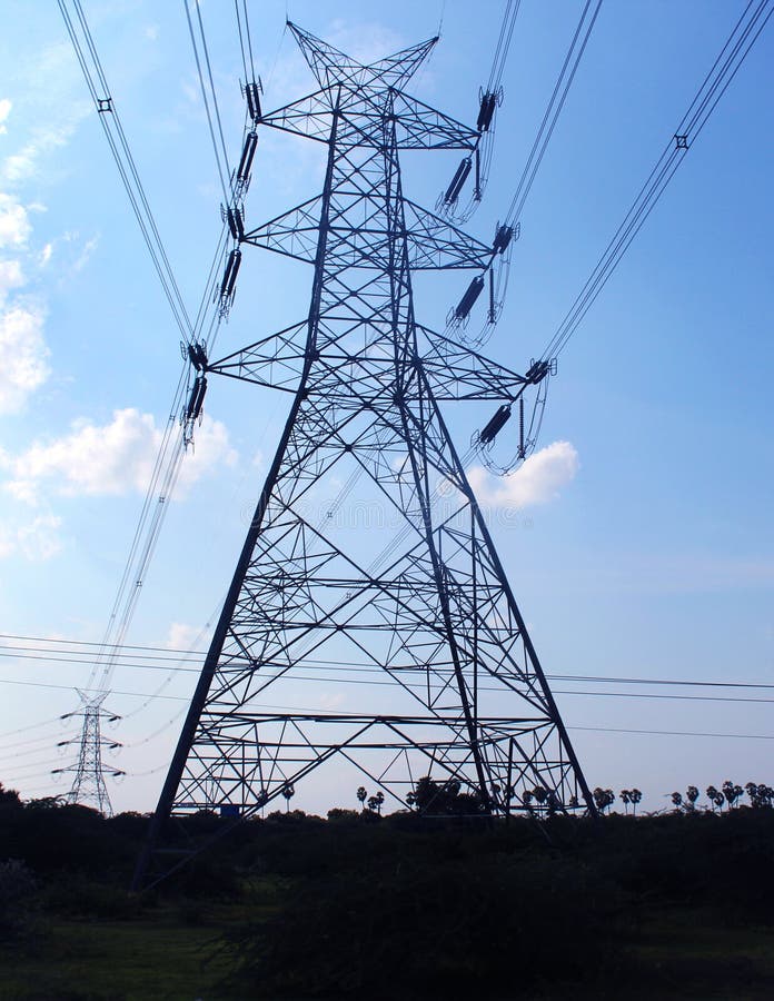 Torres Eléctricas En Paisaje Imagen de archivo - Imagen de industria ...