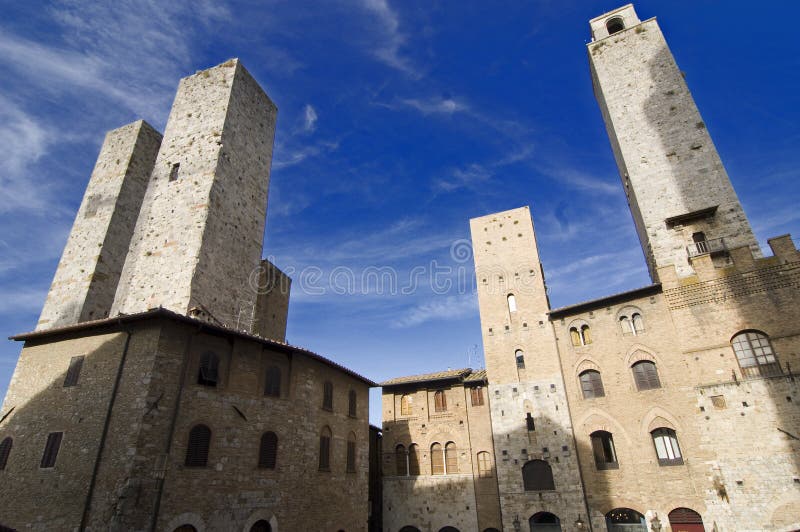 Torres medievales foto de archivo. Imagen de edificio - 3464712