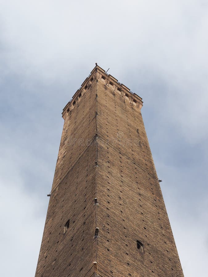 Torri Debido (dos Torres) En Bolonia Foto de archivo - Imagen de ...