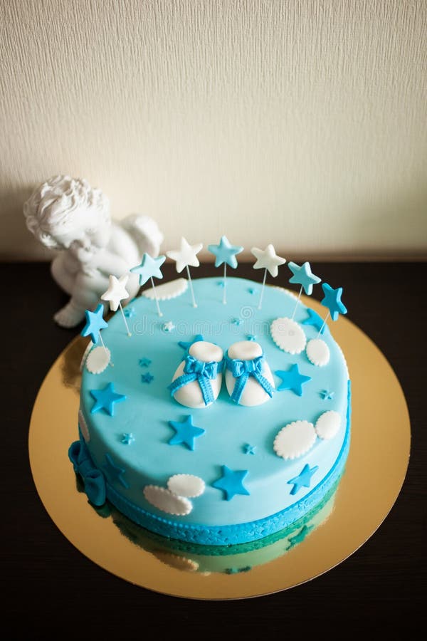 Torta De Cumpleaños Azul Con Las Estrellas Imagen de archivo - Imagen ...