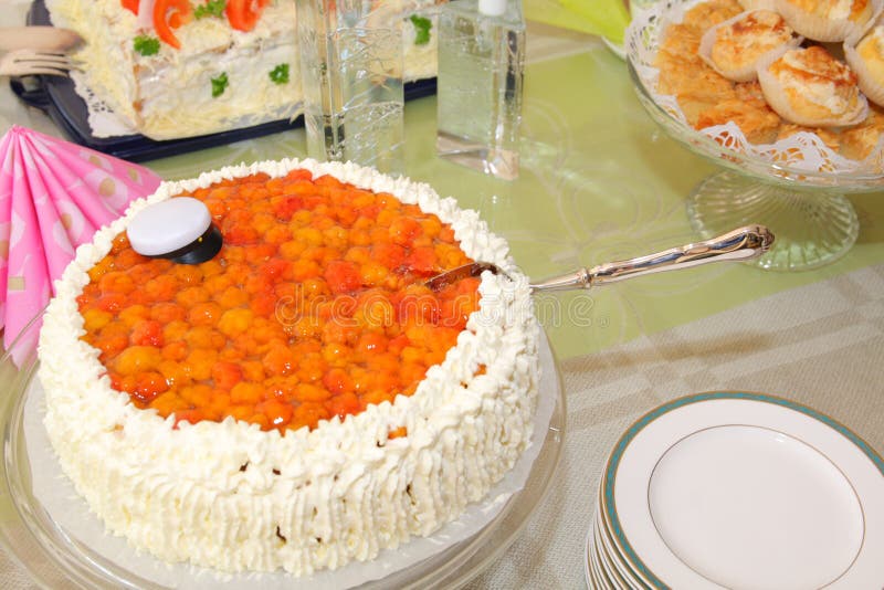 Torta De La Fruta Con Crema Foto de archivo - Imagen de rodillos ...