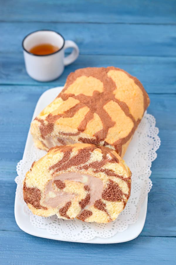 Torta Del Rollo Suizo De La Jirafa Foto de archivo - Imagen de jirafa ...