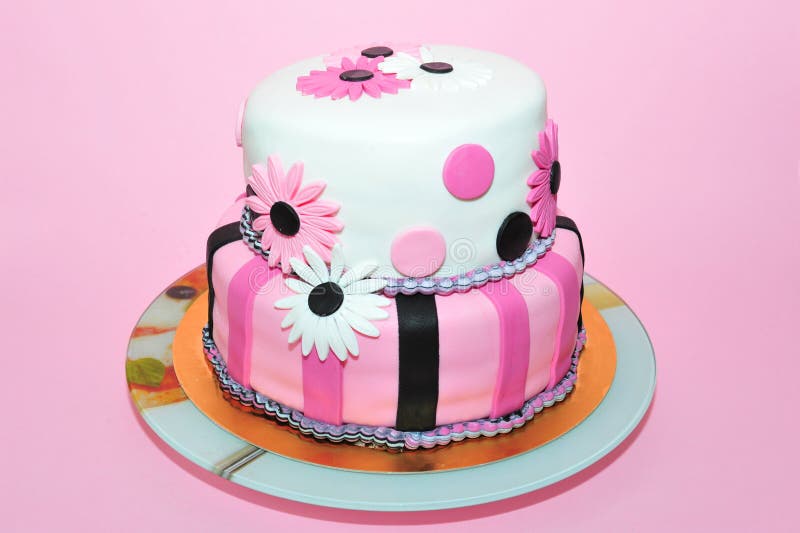 Torta Di Compleanno Rosa Delle Margherite Fotografia Stock - Immagine ...