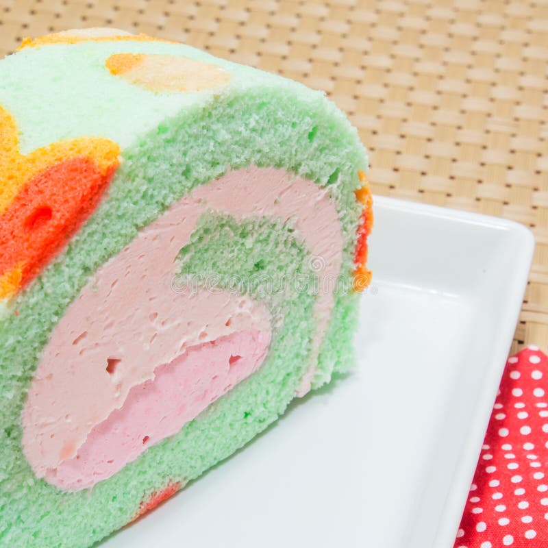 Torta En Colores Pastel Dulce Del Rollo Imagen de archivo - Imagen de ...