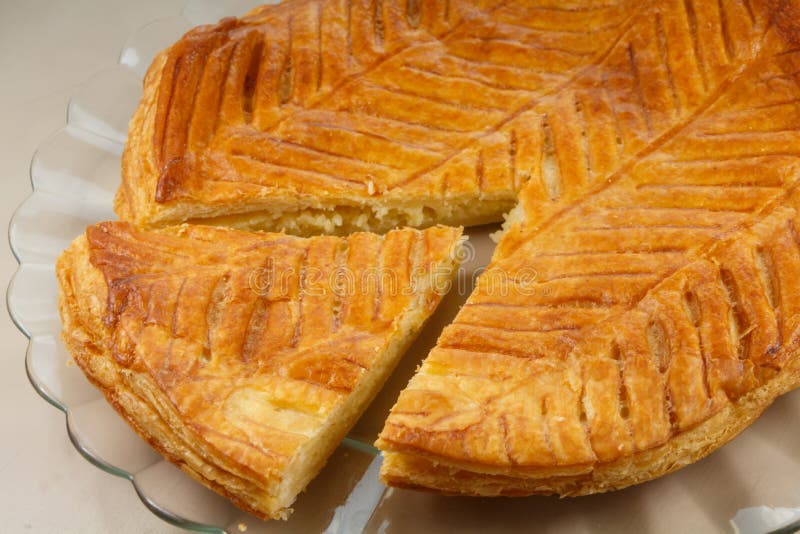 Torta francesa del rey imagen de archivo. Imagen de cristal - 107770361