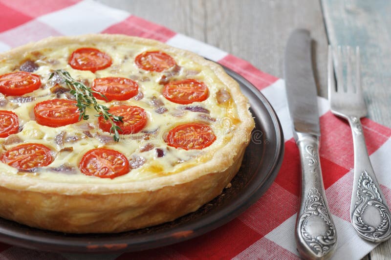 Torta Francesa Tradicional Da Quiche Imagem de Stock - Imagem de ...