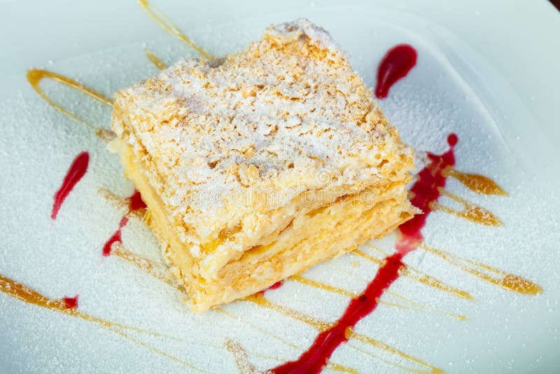 Torta Tradicional De Napoleon Foto de archivo - Imagen de dulce ...