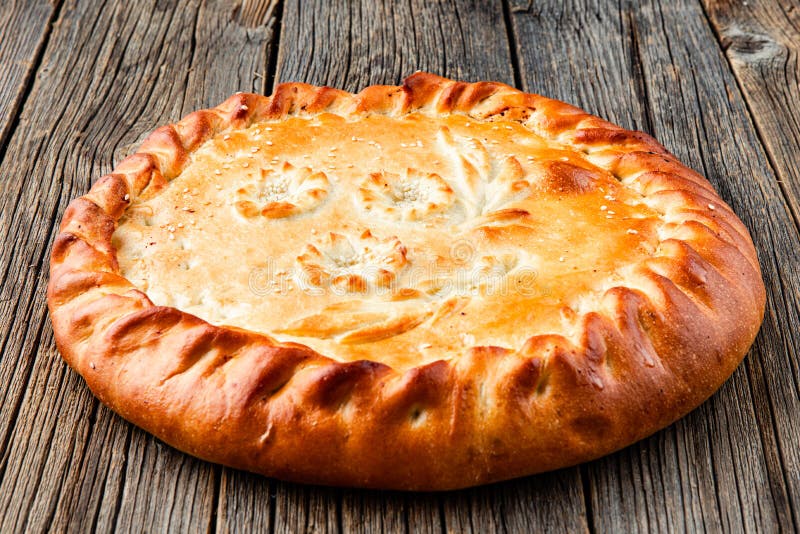 Torta Tradicional Rusa Rellena De Carne Grande Foto de archivo - Imagen ...