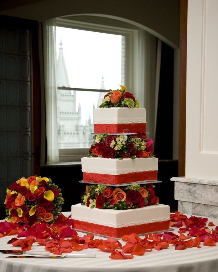 Torta y ramo de boda foto de archivo. Imagen de helado - 4066464