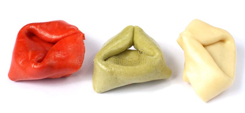 Tortellini Pasta Shells Macro Stock Image - Image of green, white: 3812857