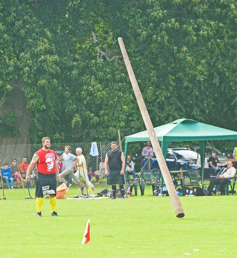 Tossing the caber. editorial stock image. Image of clan - 20618149