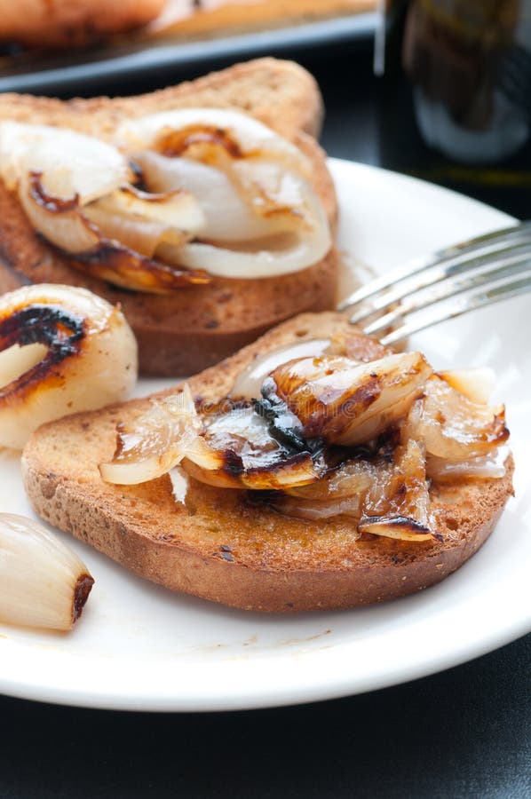 Tostada Asada De La Cebolla Imagen de archivo - Imagen de asado ...