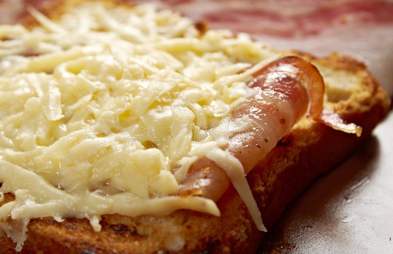 Tostada De Queso Con Una Loncha De Bacon Imagen de archivo - Imagen de ...