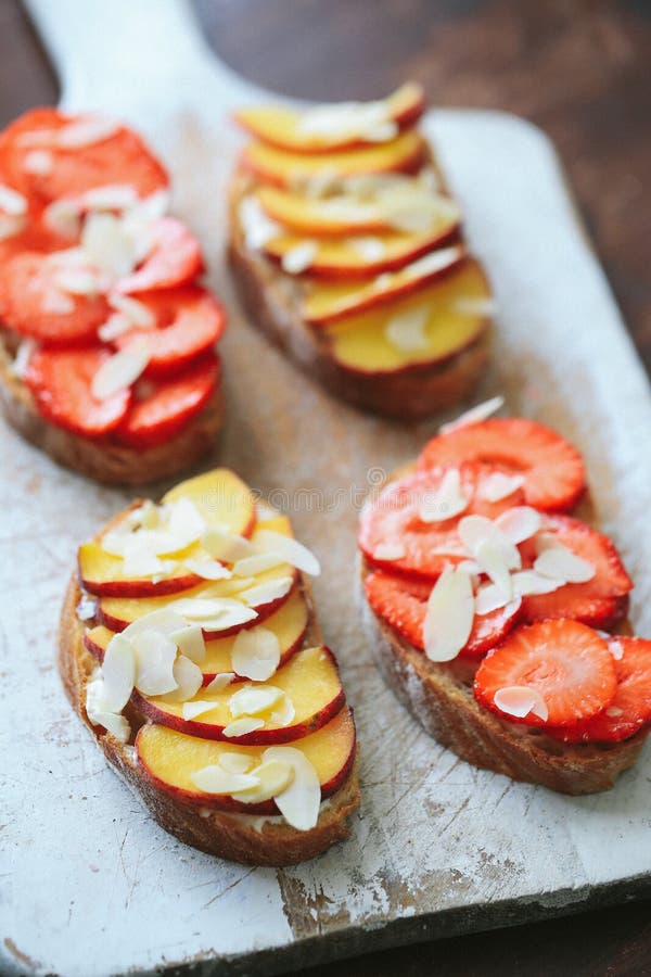 Tostadas dulces imagen de archivo. Imagen de verdes - 152328703
