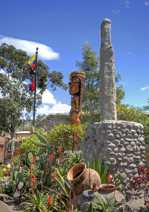 Totens E Mais Objetos Em Um Parque Equatorial Foto de Stock - Imagem de ...