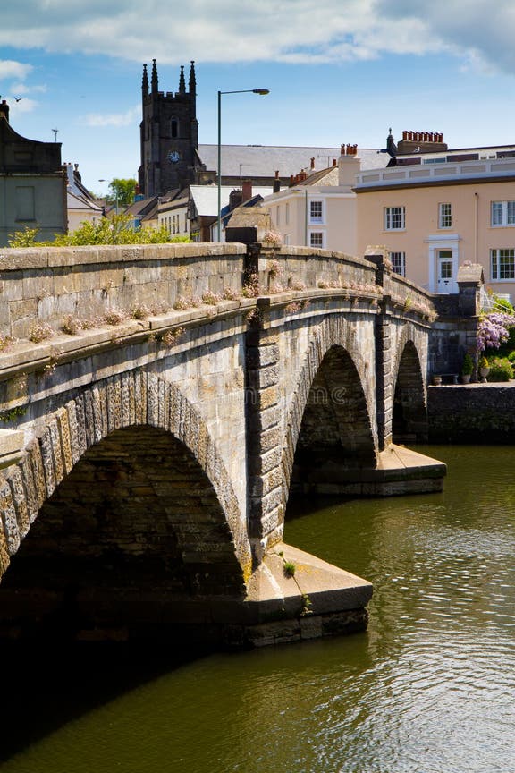 Totnes Bridge in Totnes, Devon Stock Photo - Image of vacation, boat ...