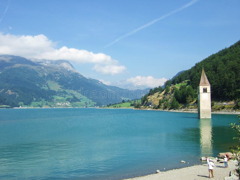 Lac de Resia, Tyrol du sud photo stock. Image du landmark - 21768680