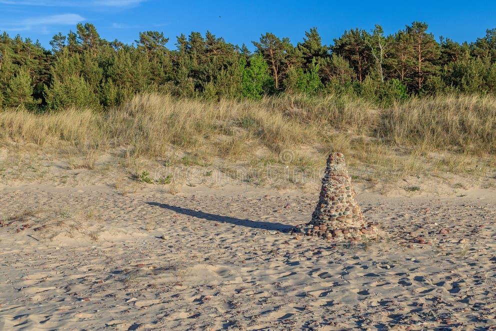 Tour de construction sable photo stock. Image du bleu - 119933452