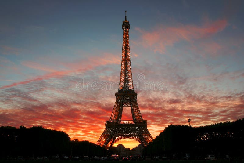 Tour De Coucher Du Soleil D'Eiffel Image éditorial - Image du coucher ...