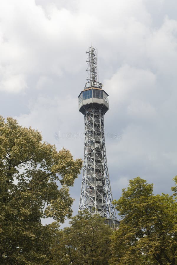 Tour de Petrin image stock. Image du ciel, tchèque, européen - 137414373