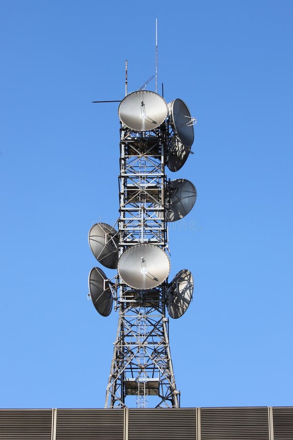 Tour de télécommunication photo stock. Image du radio - 27333978