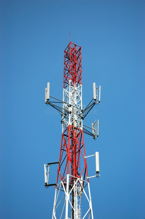 Tour de télécommunication image stock. Image du télécommunications ...