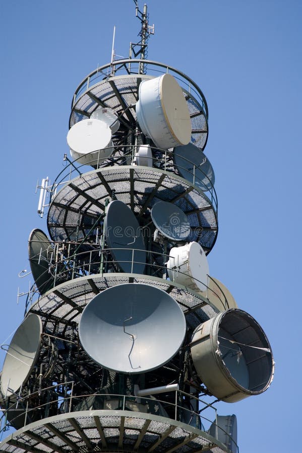 Tour de télécommunications photo stock. Image of transmettez - 1720254
