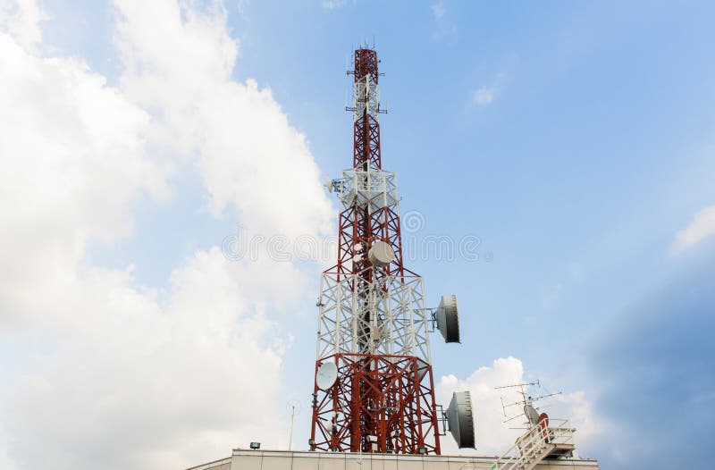 Tour de télécommunications photo stock. Image du pivot - 27556590