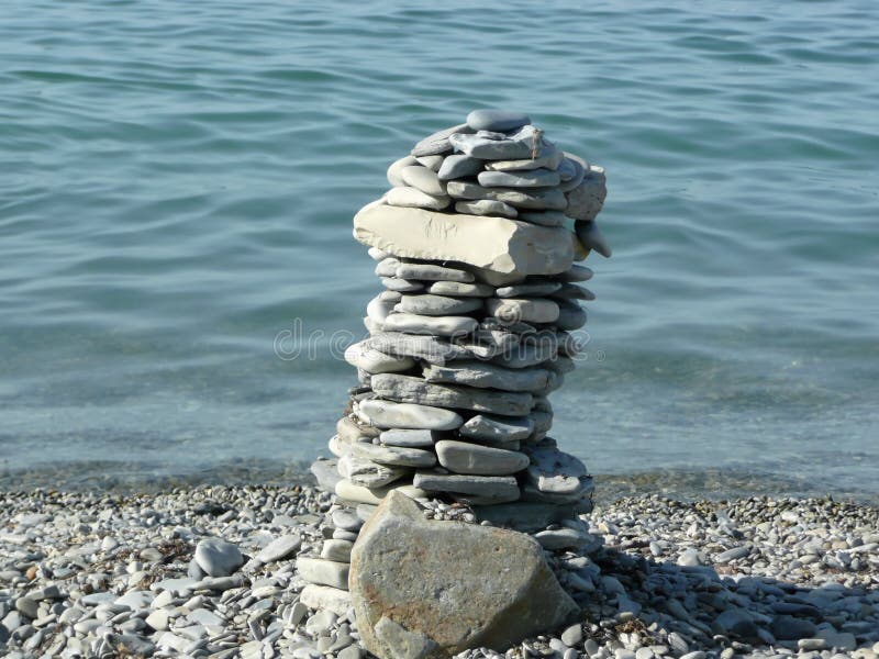 Tour Des Pierres De Caillou Image stock - Image du pierres, caillou ...