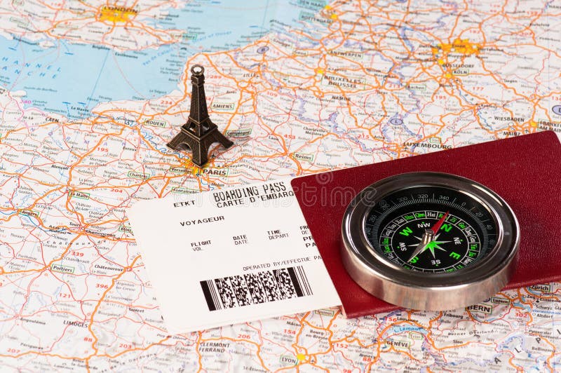 Tour Eiffel, Compas Et Passeport Image stock - Image du instrument ...