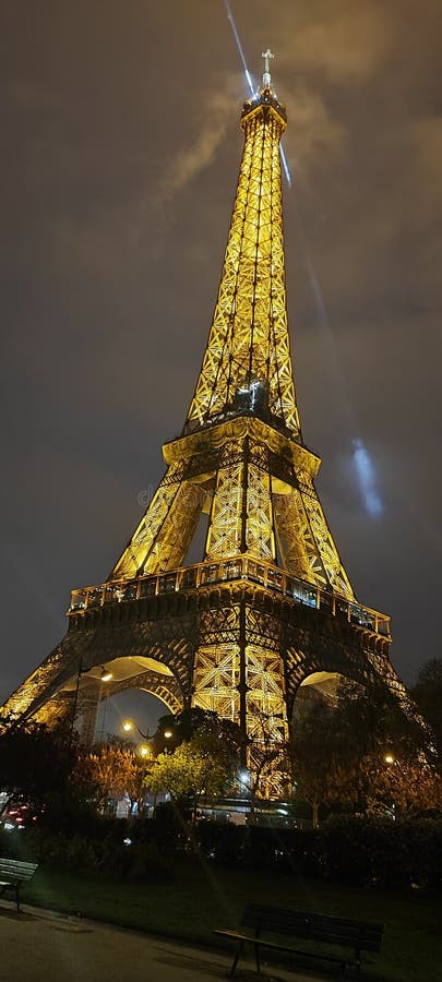Tour Eiffel Paris by night editorial photography. Image of building ...