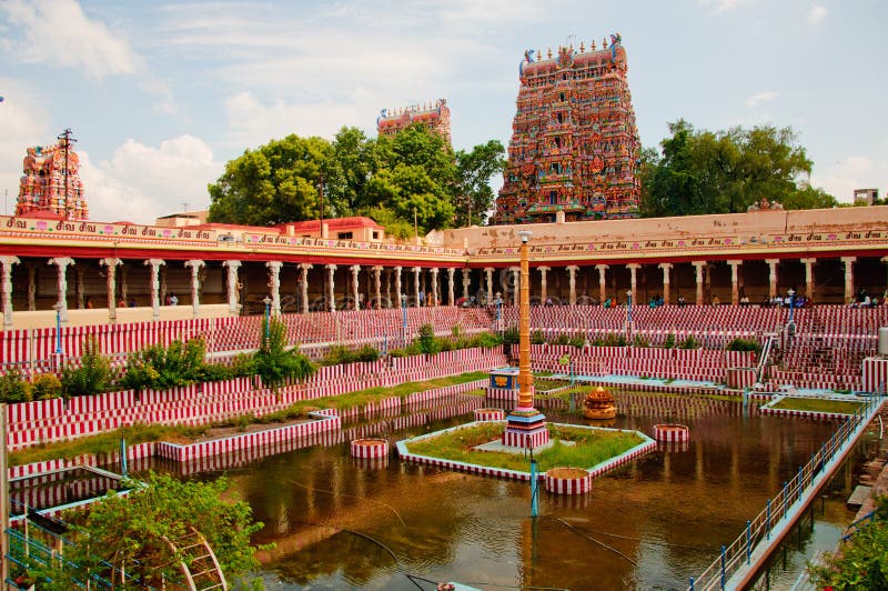 Tour Et Réservoir De Temple Indou Image stock - Image du tour, inde ...