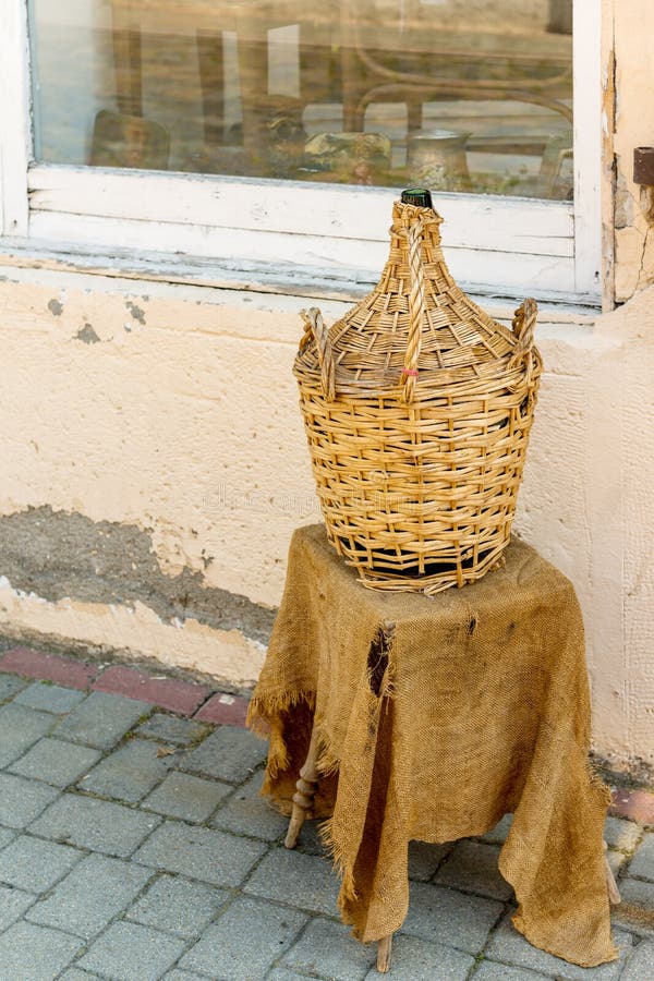 Tourie photo stock. Image du panier, glace, boisson, vieux - 55141884