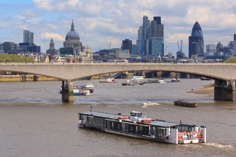 Tourist Boat on the River Thames Editorial Image - Image of boat ...