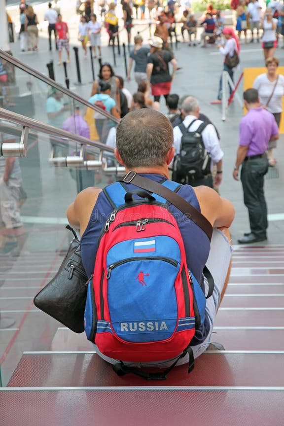 Tourist in NY editorial stock image. Image of crowd, traveler - 25989389