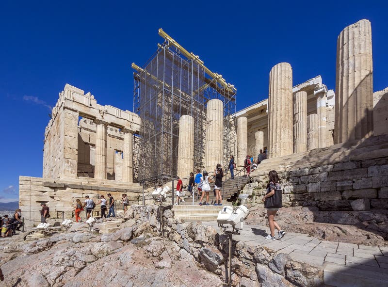 Touristen, Die am Parthenon Besichtigen Redaktionelles Foto - Bild von ...