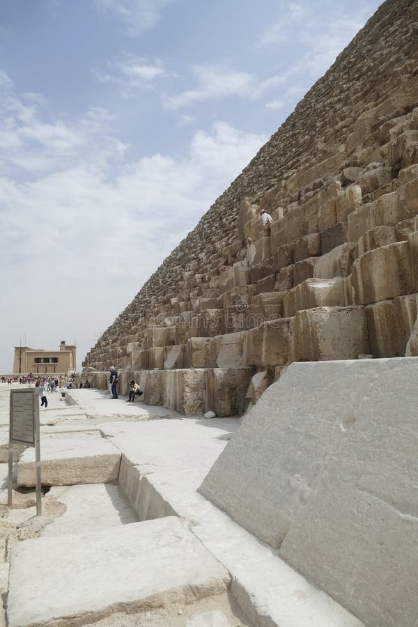 Tourists at the Base of the Great Pyramid of Cheops Editorial ...